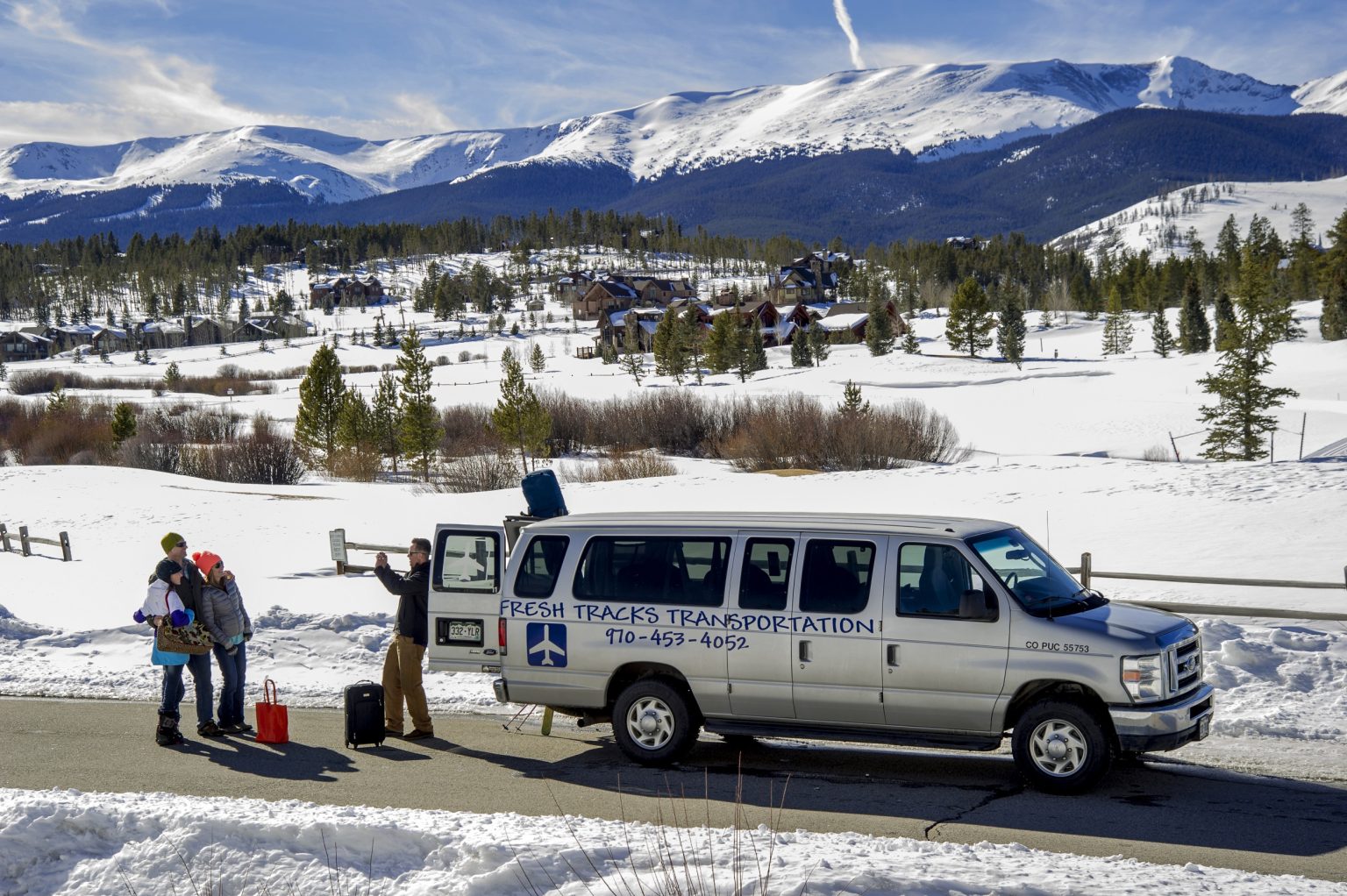 Ski Shuttle Service Colorado for tourist and visitor